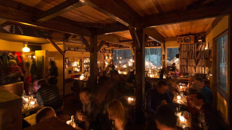 The 14 Best Bars, Pubs And Après Ski Spots… | Uchi: Japan Real Estate